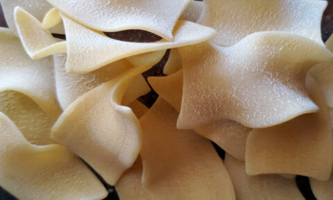 Taccone: these flying carpets of pasta are magical - Glutto Digest